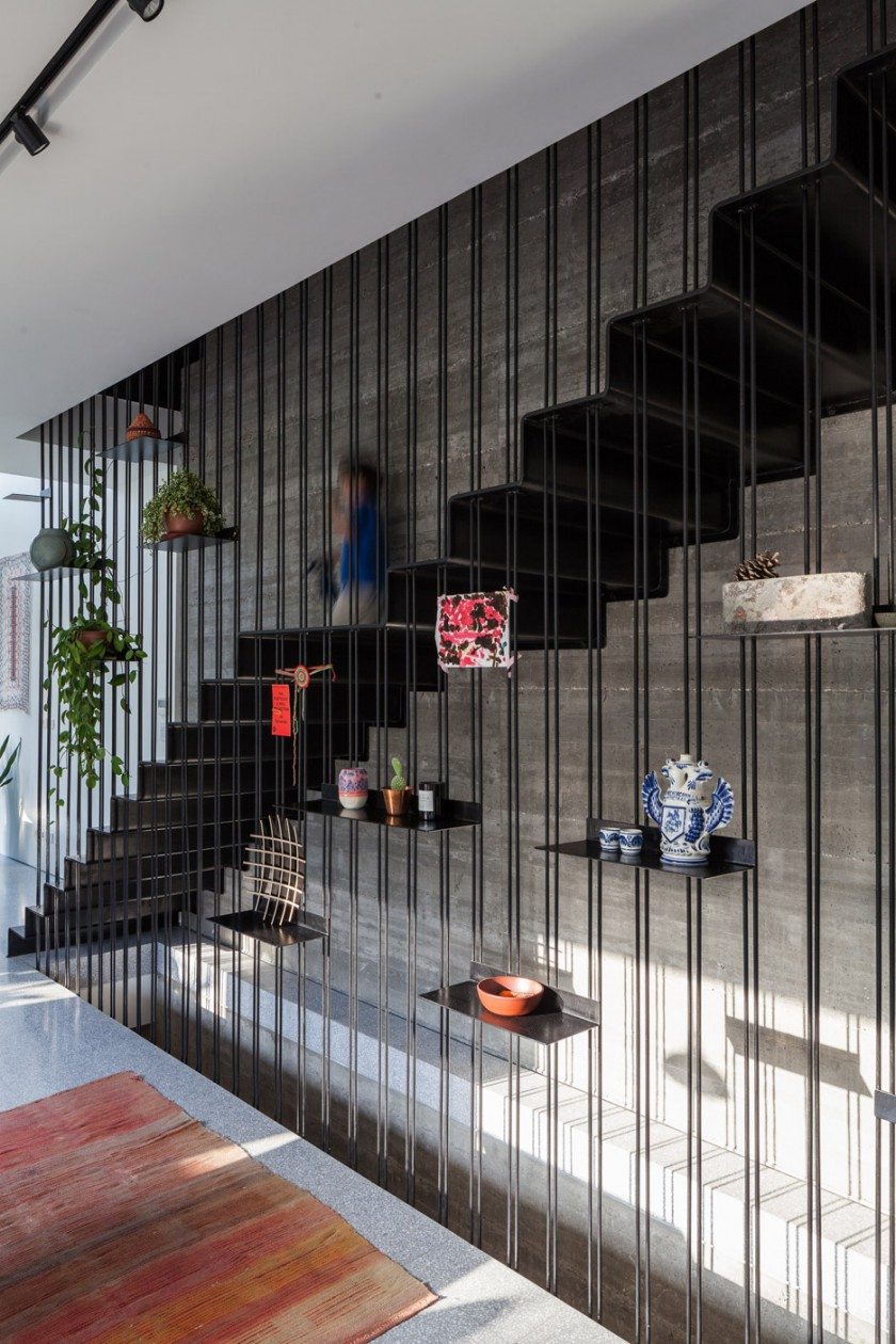 David Lebenthal's Tel Aviv Townhouse Features A Staircase With Shelves ...